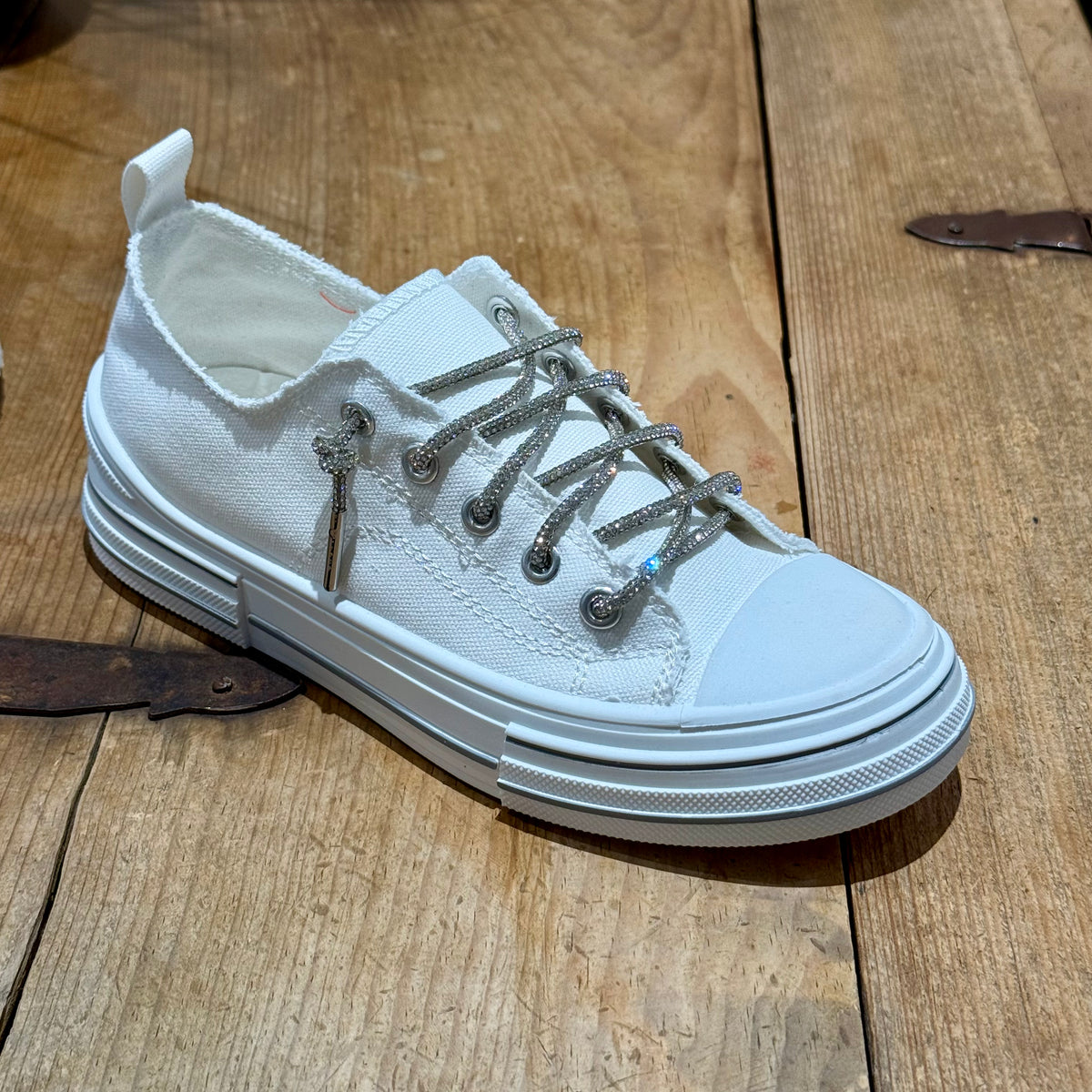 Platform Sneaker with Sparkle Laces – Mainstream Boutique Stillwater